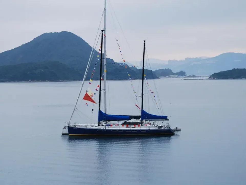 Yacht Resolute | Fearless Projects
